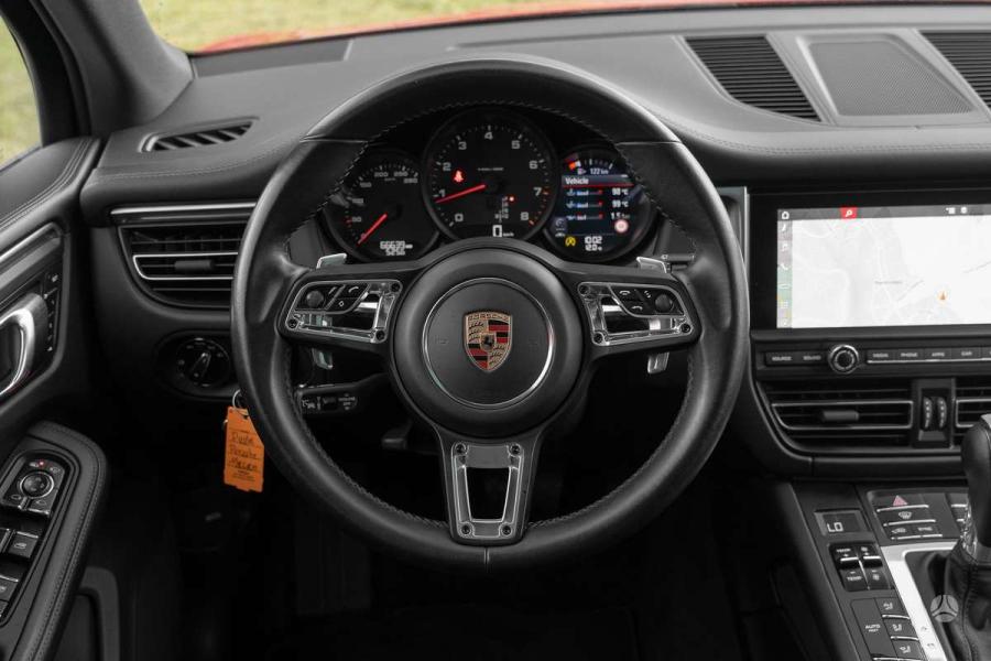 Red Porsche Macan 2019 in Vilnius, with an engine capacity of 1.98 L and mileage of 67 thousand km for 39950 €, photo 19 on AUTOMOTO.COM.LV