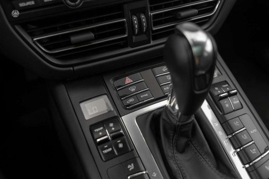 Red Porsche Macan 2019 in Vilnius, with an engine capacity of 1.98 L and mileage of 67 thousand km for 39950 €, photo 30 on AUTOMOTO.COM.LV