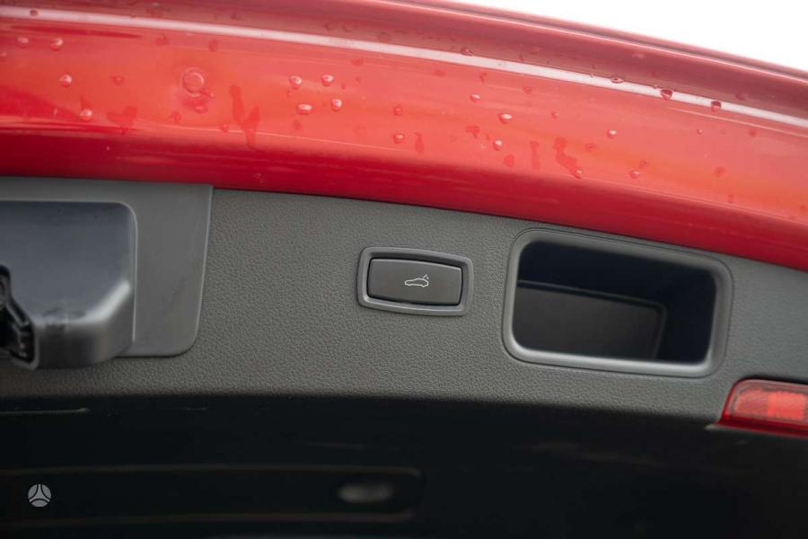 Red Porsche Macan 2019 in Vilnius, with an engine capacity of 1.98 L and mileage of 67 thousand km for 39950 €, photo 34 on AUTOMOTO.COM.LV