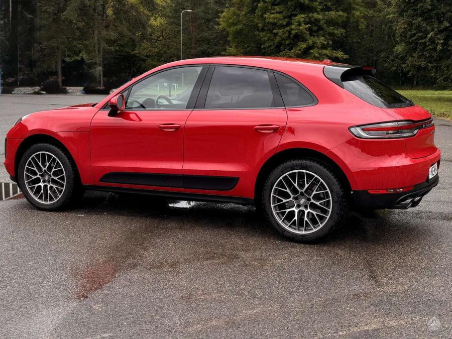 Red Porsche Macan 2019 in Vilnius, with an engine capacity of 1.98 L and mileage of 99 thousand km for 36500 €, photo 7 on AUTOMOTO.COM.LV