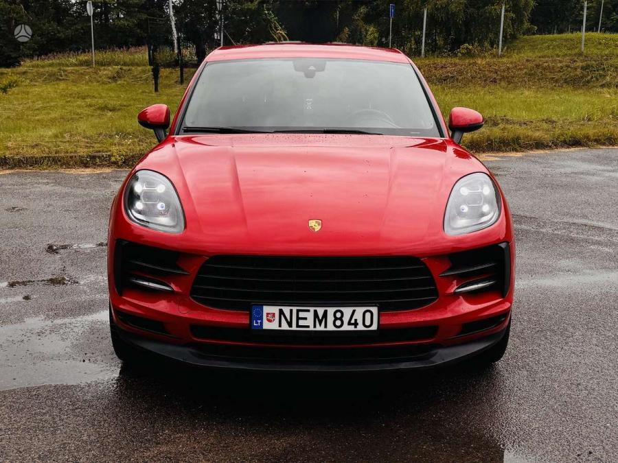 Red Porsche Macan 2019 in Vilnius, with an engine capacity of 1.98 L and mileage of 99 thousand km for 36500 €, photo 8 on AUTOMOTO.COM.LV
