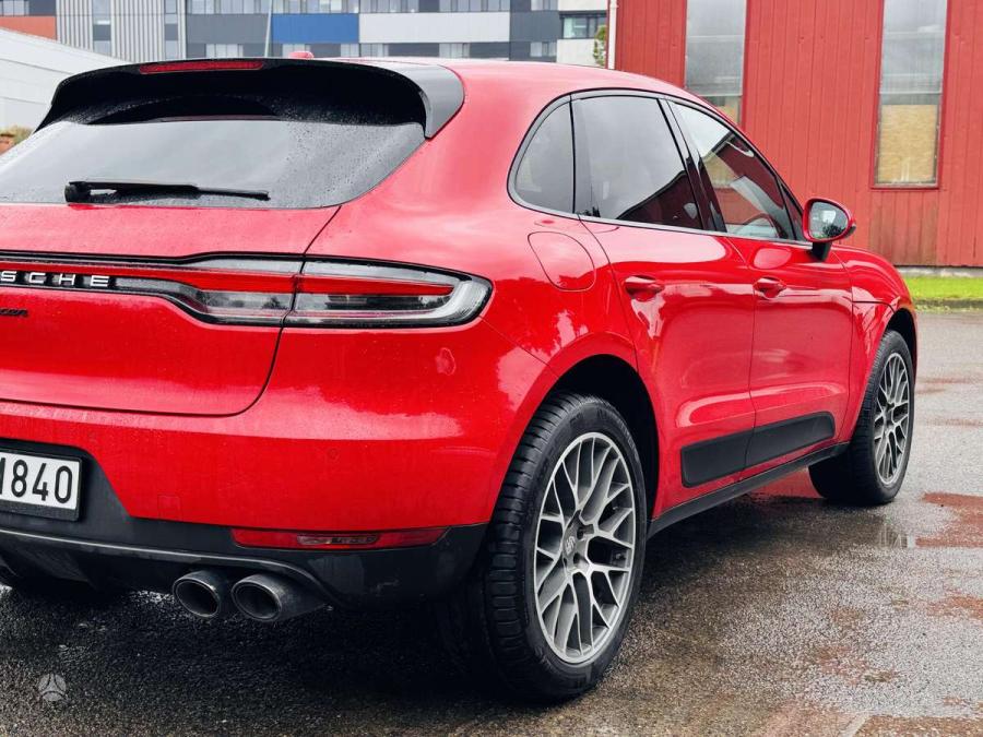 Red Porsche Macan 2019 in Vilnius, with an engine capacity of 1.98 L and mileage of 99 thousand km for 36500 €, photo 9 on AUTOMOTO.COM.LV