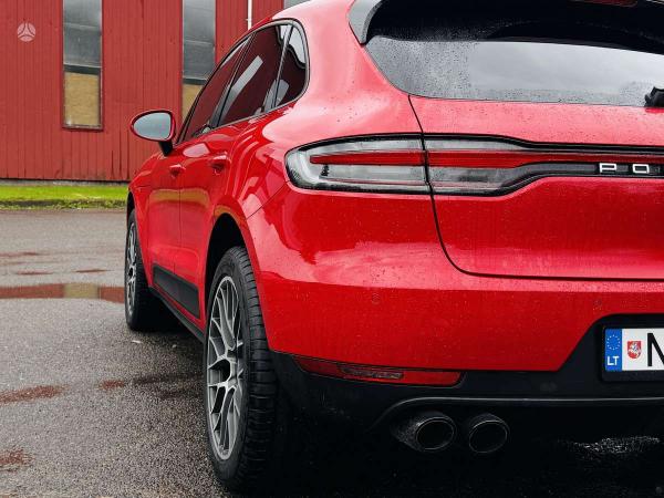 Red Porsche Macan 2019 in Vilnius, with an engine capacity of 1.98 L and mileage of 99 thousand km for 36500 €, photo 9 on AUTOMOTO.COM.LV