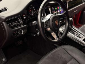 Red Porsche Macan 2019 in Vilnius, with an engine capacity of 1.98 L and mileage of 99 thousand km for 36500 €, photo 14 on AUTOMOTO.COM.LV