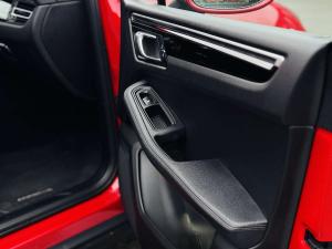 Red Porsche Macan 2019 in Vilnius, with an engine capacity of 1.98 L and mileage of 99 thousand km for 36500 €, photo 18 on AUTOMOTO.COM.LV