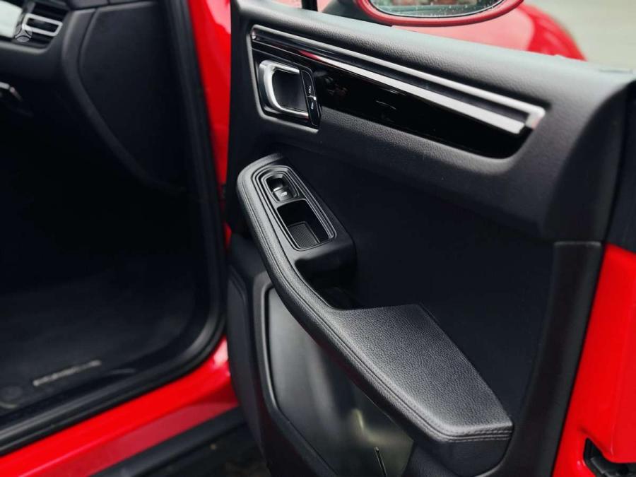 Red Porsche Macan 2019 in Vilnius, with an engine capacity of 1.98 L and mileage of 99 thousand km for 36500 €, photo 18 on AUTOMOTO.COM.LV