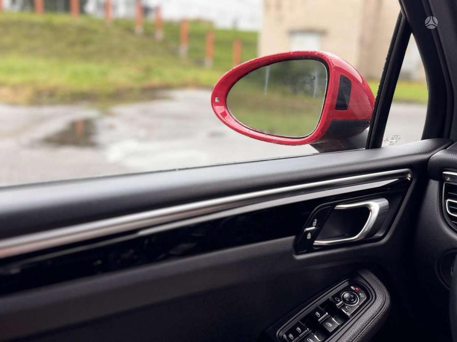 Red Porsche Macan 2019 in Vilnius, with an engine capacity of 1.98 L and mileage of 99 thousand km for 36500 €, photo 19 on AUTOMOTO.COM.LV