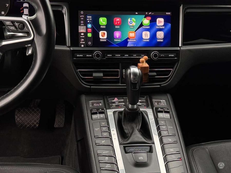Red Porsche Macan 2019 in Vilnius, with an engine capacity of 1.98 L and mileage of 99 thousand km for 36500 €, photo 21 on AUTOMOTO.COM.LV