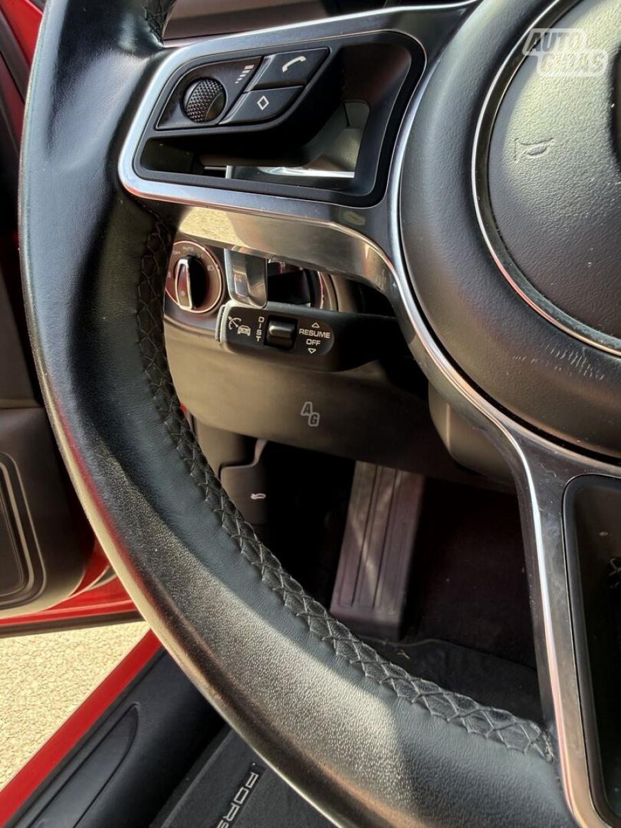 Red Porsche Macan 2019 in Alytus, with an engine capacity of 2.00 L and mileage of 169 thousand km for 27000 €, photo 11 on AUTOMOTO.COM.LV