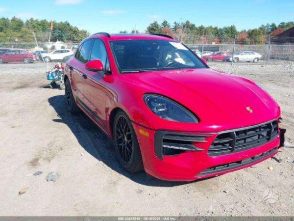 Red Porsche Macan 2020 in Klaipeda, with an engine capacity of 2.89 L and mileage of 1 thousand km for 22000 €, photo 1 on AUTOMOTO.COM.LV