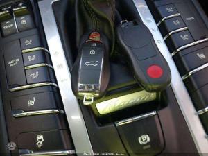 Red Porsche Macan 2020 in Kaunas, with an engine capacity of 2.89 L and mileage of 107 thousand km for 25 €, photo 8 on AUTOMOTO.COM.LV