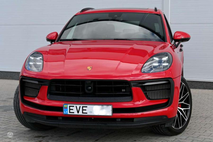 Red Porsche Macan 2022 in Kretinga, with an engine capacity of 2.89 L and mileage of 32 thousand km for 50899 €, photo 2 on AUTOMOTO.COM.LV