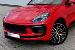 Red Porsche Macan 2022 in Kretinga, with an engine capacity of 2.89 L and mileage of 32 thousand km for 50899 €, photo 4 on AUTOMOTO.COM.LV