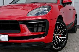 Red Porsche Macan 2022 in Kretinga, with an engine capacity of 2.89 L and mileage of 32 thousand km for 50899 €, photo 5 on AUTOMOTO.COM.LV