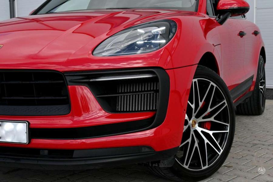 Red Porsche Macan 2022 in Kretinga, with an engine capacity of 2.89 L and mileage of 32 thousand km for 50899 €, photo 5 on AUTOMOTO.COM.LV