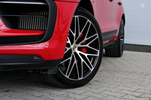 Red Porsche Macan 2022 in Kretinga, with an engine capacity of 2.89 L and mileage of 32 thousand km for 50899 €, photo 6 on AUTOMOTO.COM.LV