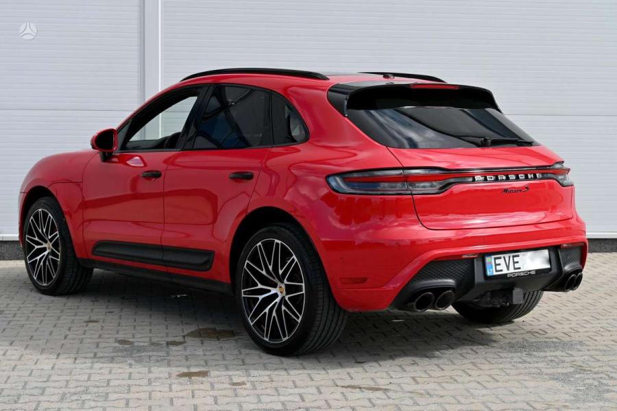 Red Porsche Macan 2022 in Kretinga, with an engine capacity of 2.89 L and mileage of 32 thousand km for 50899 €, photo 9 on AUTOMOTO.COM.LV