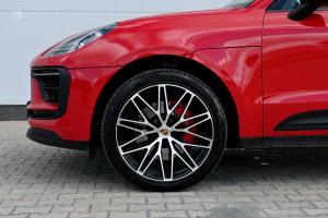 Red Porsche Macan 2022 in Kretinga, with an engine capacity of 2.89 L and mileage of 32 thousand km for 50899 €, photo 14 on AUTOMOTO.COM.LV