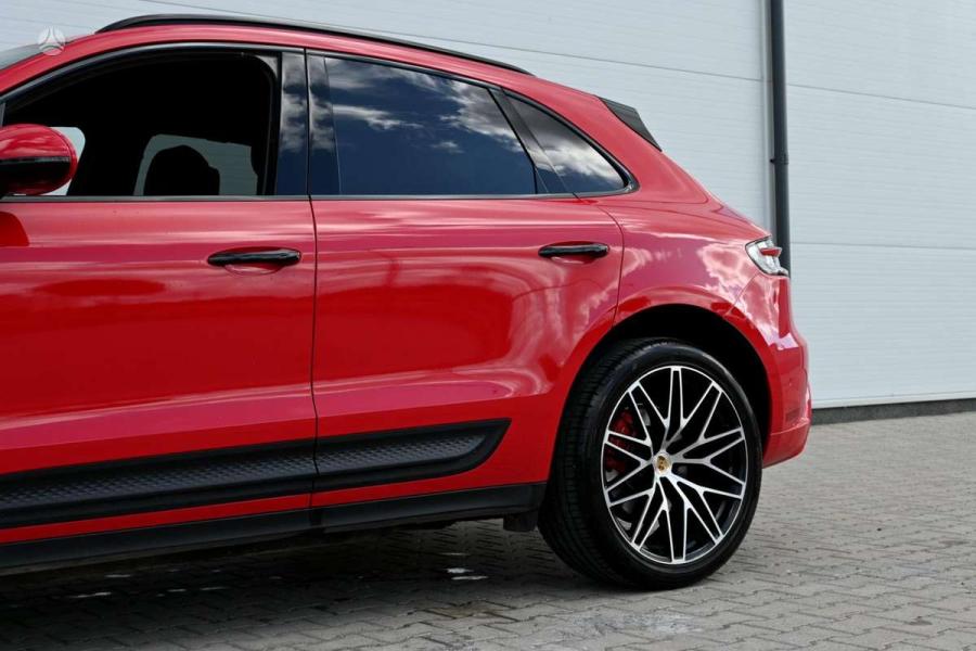 Red Porsche Macan 2022 in Kretinga, with an engine capacity of 2.89 L and mileage of 32 thousand km for 50899 €, photo 15 on AUTOMOTO.COM.LV
