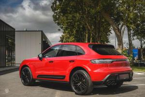 Sarkans Porsche Macan 2023 Kauņa, ar dzinēja tilpumu 1.98 L un nobraukumu 58 tūkst. km par 49999 €, foto 5 vietnē AUTOMOTO.COM.LV