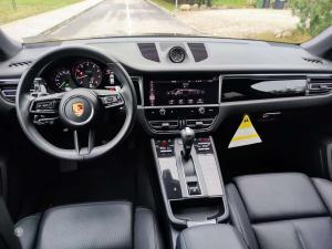 Sarkans Porsche Macan 2023 Klaipėda, ar dzinēja tilpumu 1.98 L un nobraukumu 14 tūkst. km par 45000 €, foto 16 vietnē AUTOMOTO.COM.LV