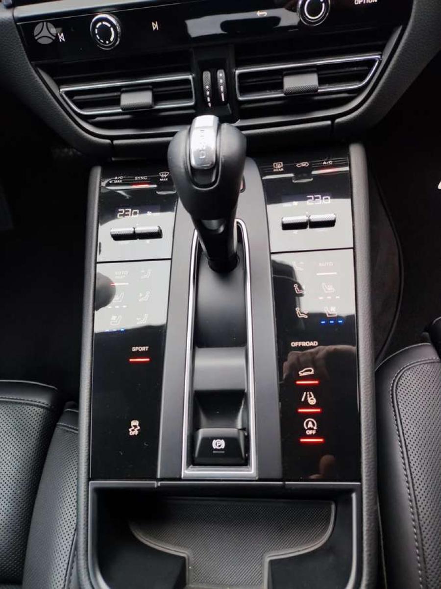 Sarkans Porsche Macan 2023 Klaipėda, ar dzinēja tilpumu 1.98 L un nobraukumu 14 tūkst. km par 45000 €, foto 19 vietnē AUTOMOTO.COM.LV