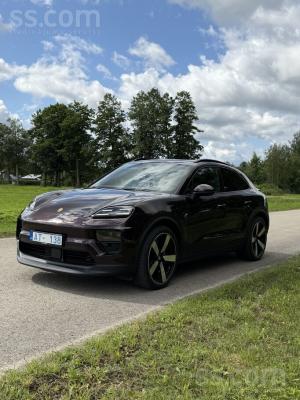 Sarkans Porsche Macan 2025 Rīga, ar dzinēja tilpumu 3.00 L un nobraukumu 32 tūkst. km par 87400 €, foto 5 vietnē AUTOMOTO.COM.LV