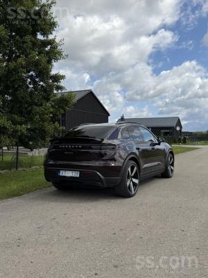 Sarkans Porsche Macan 2025 Rīga, ar dzinēja tilpumu 3.00 L un nobraukumu 32 tūkst. km par 87400 €, foto 6 vietnē AUTOMOTO.COM.LV