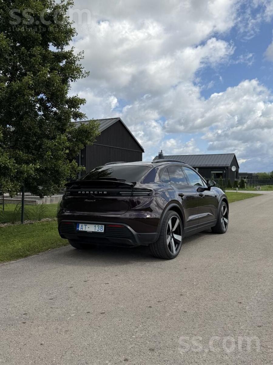 Sarkans Porsche Macan 2025 Rīga, ar dzinēja tilpumu 3.00 L un nobraukumu 32 tūkst. km par 87400 €, foto 6 vietnē AUTOMOTO.COM.LV