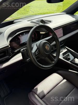 Sarkans Porsche Macan 2025 Rīga, ar dzinēja tilpumu 3.00 L un nobraukumu 32 tūkst. km par 87400 €, foto 7 vietnē AUTOMOTO.COM.LV