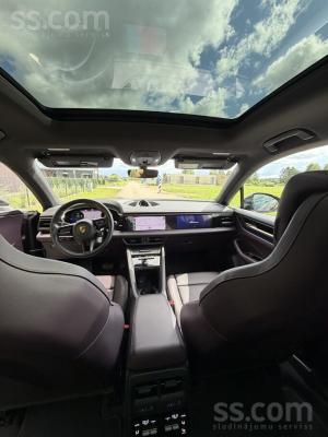 Sarkans Porsche Macan 2025 Rīga, ar dzinēja tilpumu 3.00 L un nobraukumu 32 tūkst. km par 87400 €, foto 9 vietnē AUTOMOTO.COM.LV