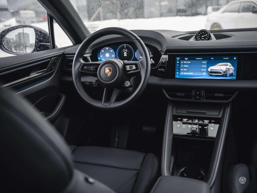 Sarkans Porsche Macan 2026 Viļņa, ar dzinēja tilpumu 0.00 L un nobraukumu 2 tūkst. km par 121223 €, foto 24 vietnē AUTOMOTO.COM.LV