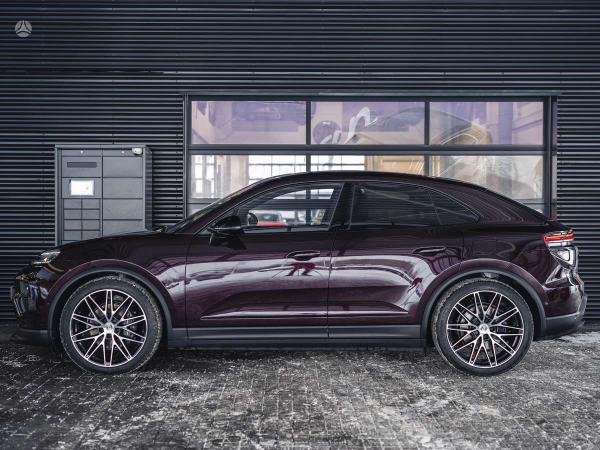 Sarkans Porsche Macan 2026 Viļņa, ar dzinēja tilpumu 0.00 L un nobraukumu 18 tūkst. km par 90917 €, foto 2 vietnē AUTOMOTO.COM.LV
