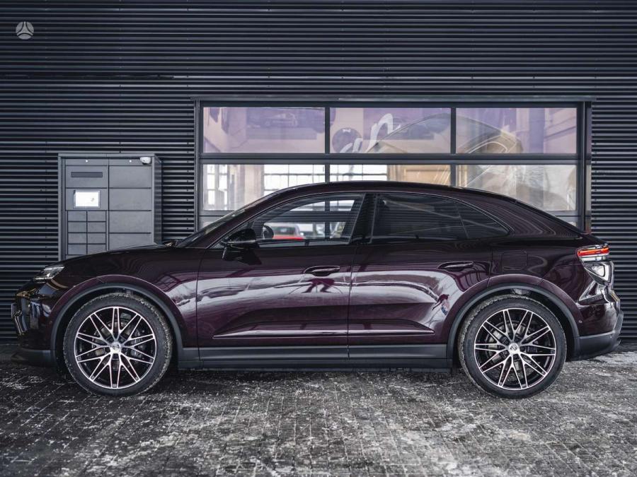 Sarkans Porsche Macan 2026 Viļņa, ar dzinēja tilpumu 0.00 L un nobraukumu 18 tūkst. km par 90917 €, foto 3 vietnē AUTOMOTO.COM.LV
