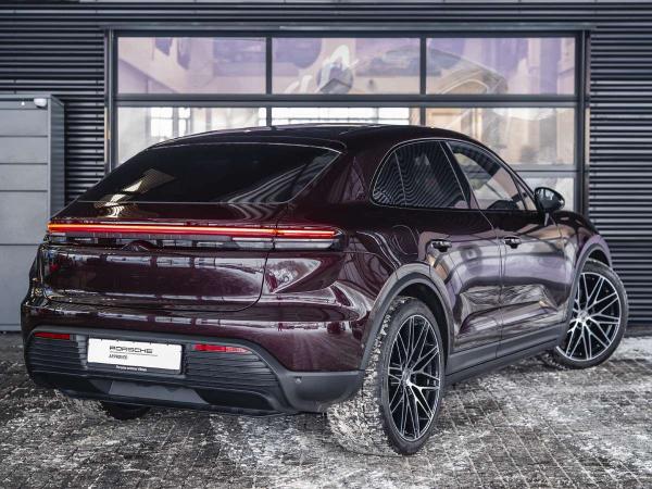 Sarkans Porsche Macan 2026 Viļņa, ar dzinēja tilpumu 0.00 L un nobraukumu 18 tūkst. km par 90917 €, foto 5 vietnē AUTOMOTO.COM.LV
