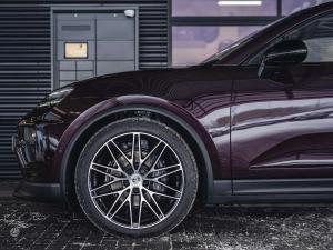 Sarkans Porsche Macan 2026 Viļņa, ar dzinēja tilpumu 0.00 L un nobraukumu 18 tūkst. km par 90917 €, foto 18 vietnē AUTOMOTO.COM.LV