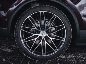 Sarkans Porsche Macan 2026 Viļņa, ar dzinēja tilpumu 0.00 L un nobraukumu 18 tūkst. km par 90917 €, foto 22 vietnē AUTOMOTO.COM.LV