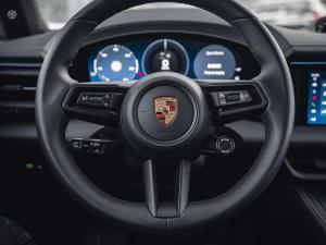 Sarkans Porsche Macan 2026 Viļņa, ar dzinēja tilpumu 0.00 L un nobraukumu 18 tūkst. km par 90917 €, foto 26 vietnē AUTOMOTO.COM.LV
