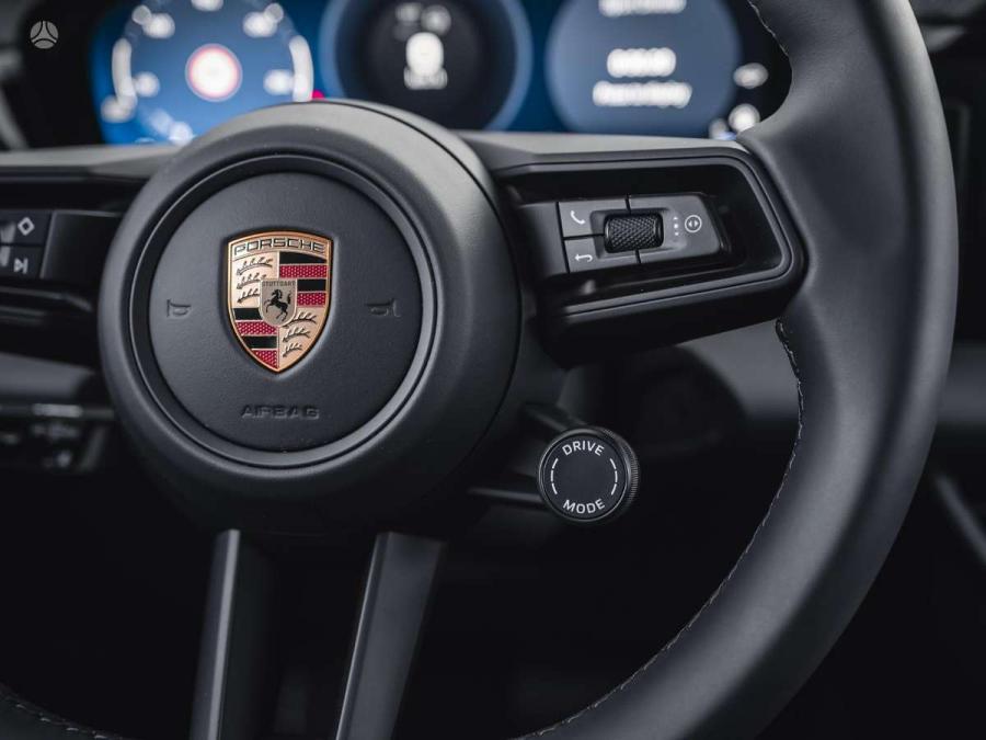 Sarkans Porsche Macan 2026 Viļņa, ar dzinēja tilpumu 0.00 L un nobraukumu 18 tūkst. km par 90917 €, foto 28 vietnē AUTOMOTO.COM.LV