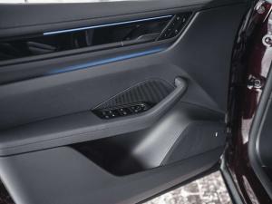 Sarkans Porsche Macan 2026 Viļņa, ar dzinēja tilpumu 0.00 L un nobraukumu 18 tūkst. km par 90917 €, foto 32 vietnē AUTOMOTO.COM.LV