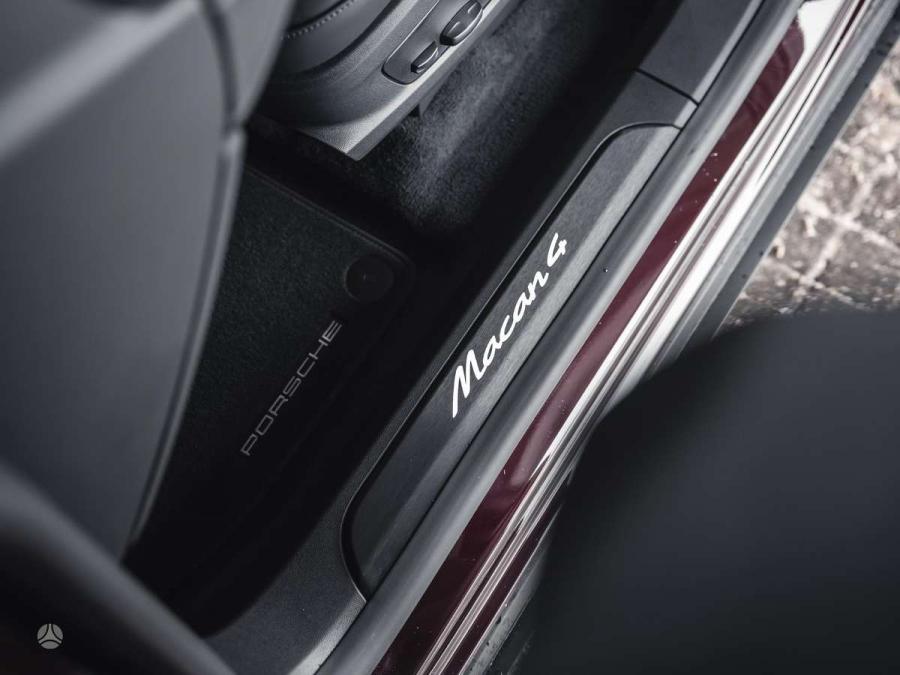 Sarkans Porsche Macan 2026 Viļņa, ar dzinēja tilpumu 0.00 L un nobraukumu 18 tūkst. km par 90917 €, foto 33 vietnē AUTOMOTO.COM.LV