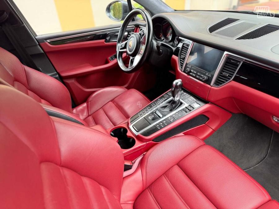 Porsche Macan 2017 in Riga, with an engine capacity of 3.00 L and mileage of 200 thousand km for 30000 €, photo 1 on AUTOMOTO.COM.LV