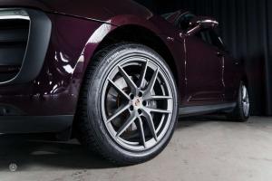 Violet Porsche Macan 2024 in Vilnius, with an engine capacity of 1.98 L and mileage of 30 thousand km for 52998 €, photo 14 on AUTOMOTO.COM.LV