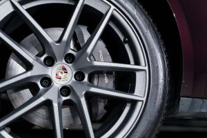 Violet Porsche Macan 2024 in Vilnius, with an engine capacity of 1.98 L and mileage of 30 thousand km for 52998 €, photo 16 on AUTOMOTO.COM.LV