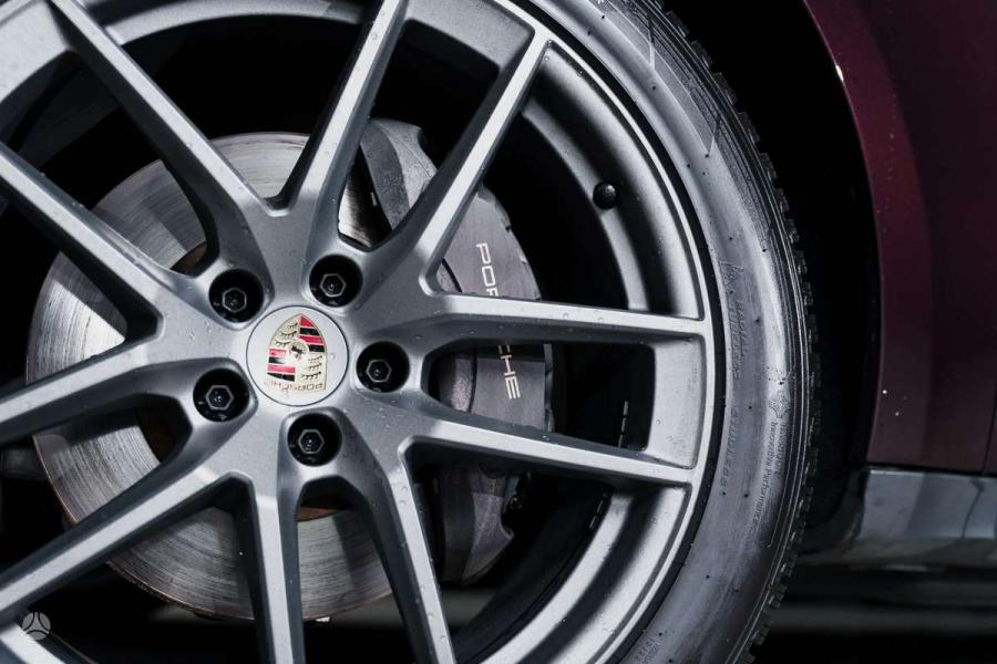 Violet Porsche Macan 2024 in Vilnius, with an engine capacity of 1.98 L and mileage of 30 thousand km for 52998 €, photo 16 on AUTOMOTO.COM.LV