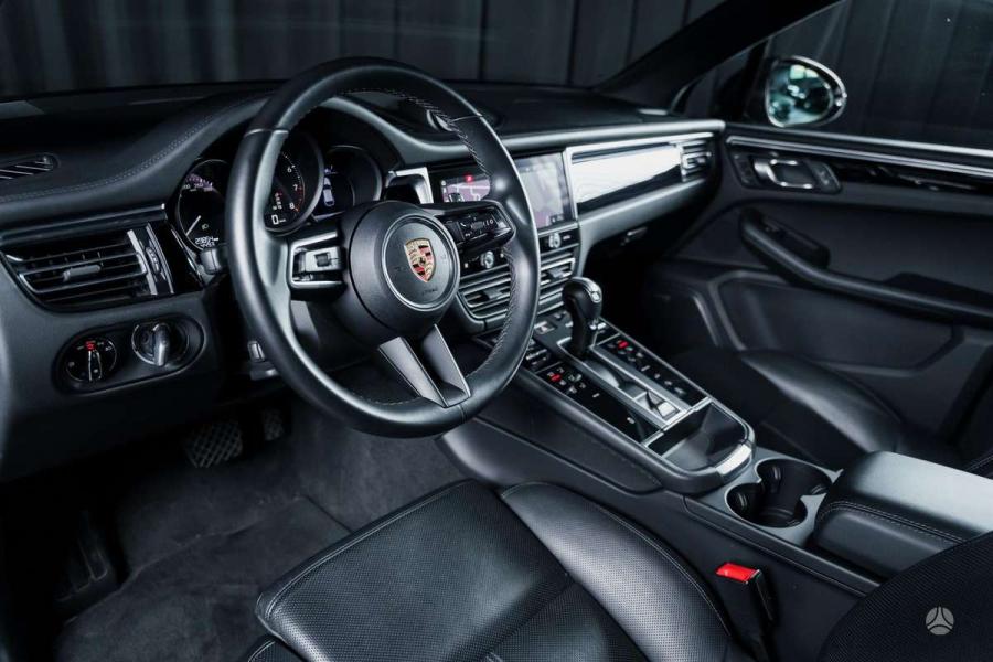Violet Porsche Macan 2024 in Vilnius, with an engine capacity of 1.98 L and mileage of 30 thousand km for 52998 €, photo 20 on AUTOMOTO.COM.LV