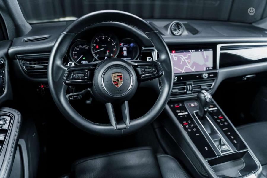 Violet Porsche Macan 2024 in Vilnius, with an engine capacity of 1.98 L and mileage of 30 thousand km for 52998 €, photo 21 on AUTOMOTO.COM.LV