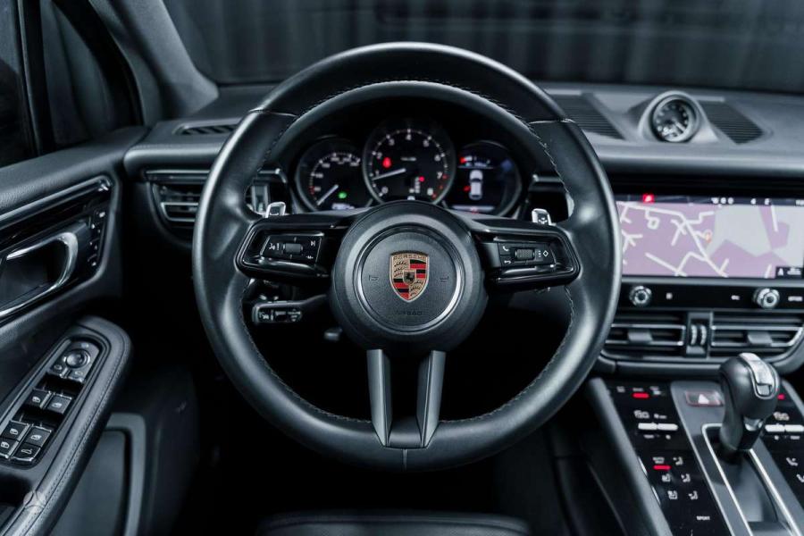 Violet Porsche Macan 2024 in Vilnius, with an engine capacity of 1.98 L and mileage of 30 thousand km for 52998 €, photo 22 on AUTOMOTO.COM.LV