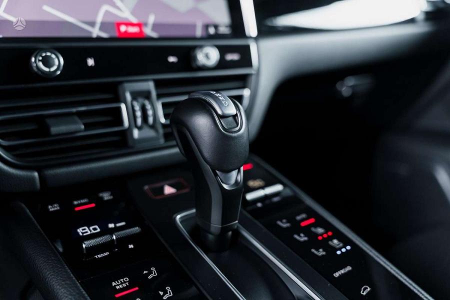 Violet Porsche Macan 2024 in Vilnius, with an engine capacity of 1.98 L and mileage of 30 thousand km for 52998 €, photo 33 on AUTOMOTO.COM.LV