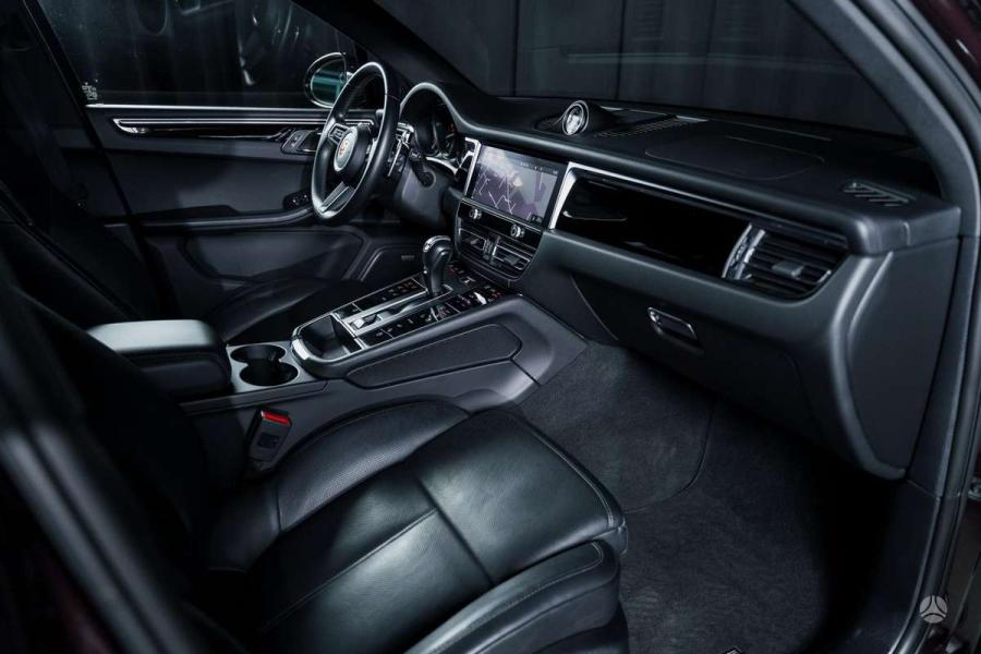 Violet Porsche Macan 2024 in Vilnius, with an engine capacity of 1.98 L and mileage of 30 thousand km for 52998 €, photo 35 on AUTOMOTO.COM.LV